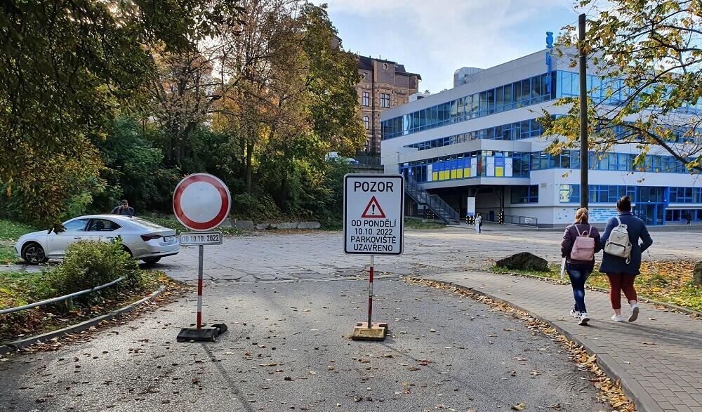 Zásadní úpravy kolem sídla Kraje dnes začaly. Vznikne parkovací dům ...