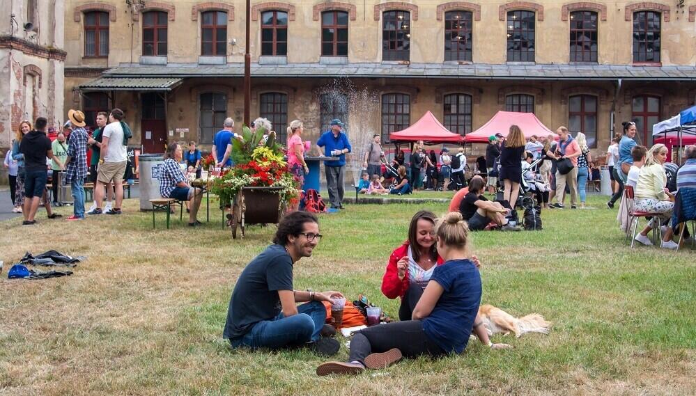 Letní sezona ve Fabrice 1861 vyvrcholí Fabrika Festem. Nabídne hudbu ...