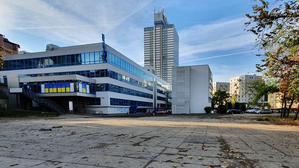 Zásadní úpravy kolem sídla Kraje dnes začaly. Vznikne parkovací dům ...