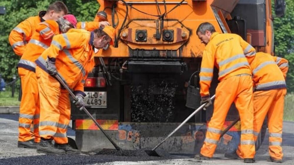 Na Ostašovské v Liberci se propadl propustek. Silnice je uzavřená, na ...