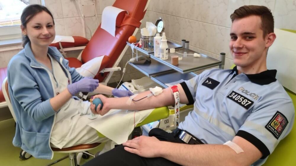 K dárcovství krve a krevní plazmy se přihlásila už stovka policistů ...